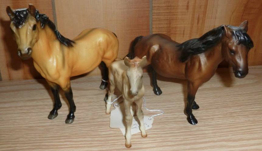 Breyer Mustang Family | BreyerHorseRef