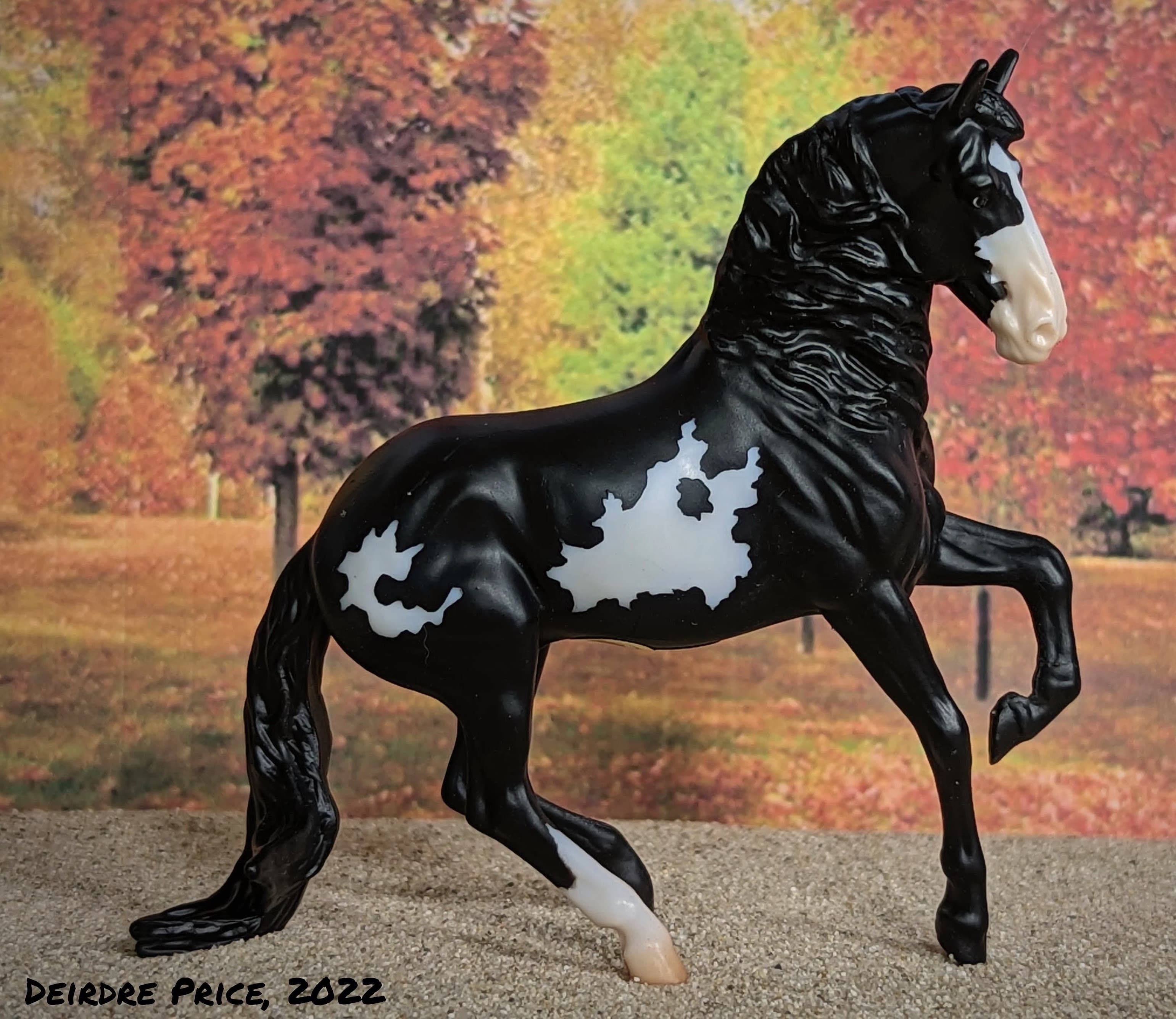 SM Alborozo: Black Pinto - Surprise Series 4 | BreyerHorseRef